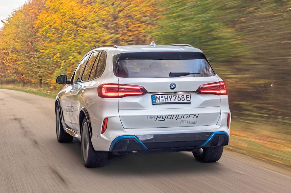 BMW iX5 Hydrogen: So fährt das Wasserstoff-SUV - AUTO BILD