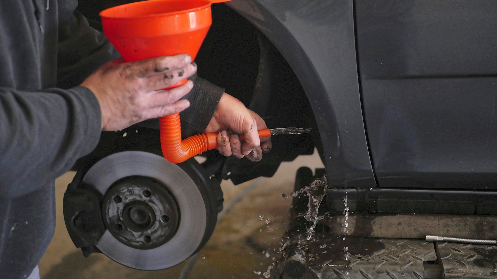 Auto-Radkästen reinigen – Rost vermeiden! - AUTO BILD