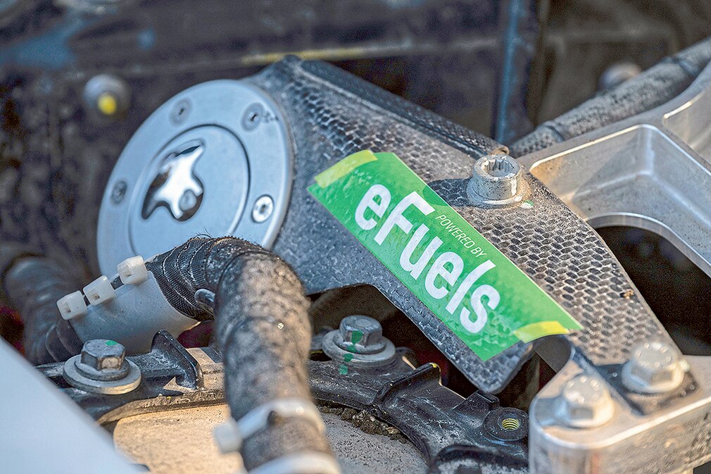 Das ist doch die Höhe: Auf Rekordfahrt mit dem Über-911er - AUTO BILD