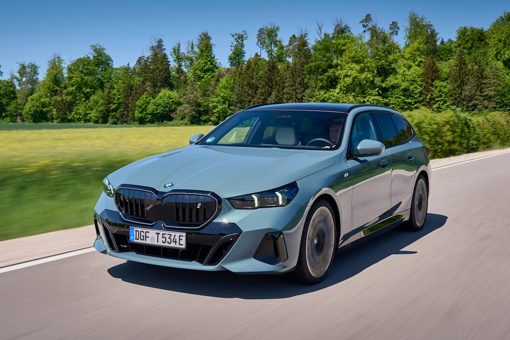 BMW i5 eDrive40 Touring: der elektrische Kombi im ersten Check - AUTO BILD