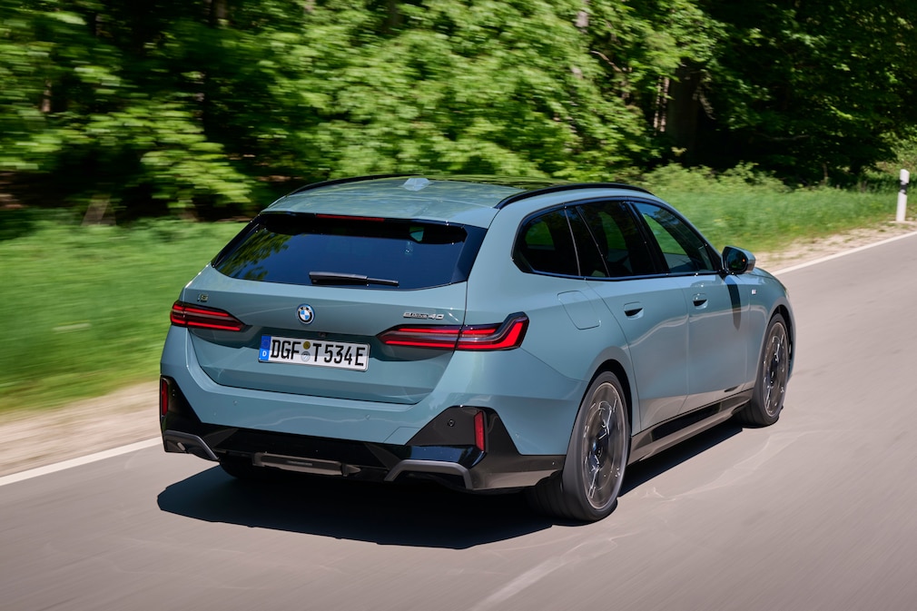 BMW i5 eDrive40 Touring: der elektrische Kombi im ersten Check - AUTO BILD