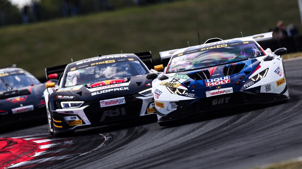 DTM Lausitzring: Alle jagen Luca Engstler - AUTO BILD