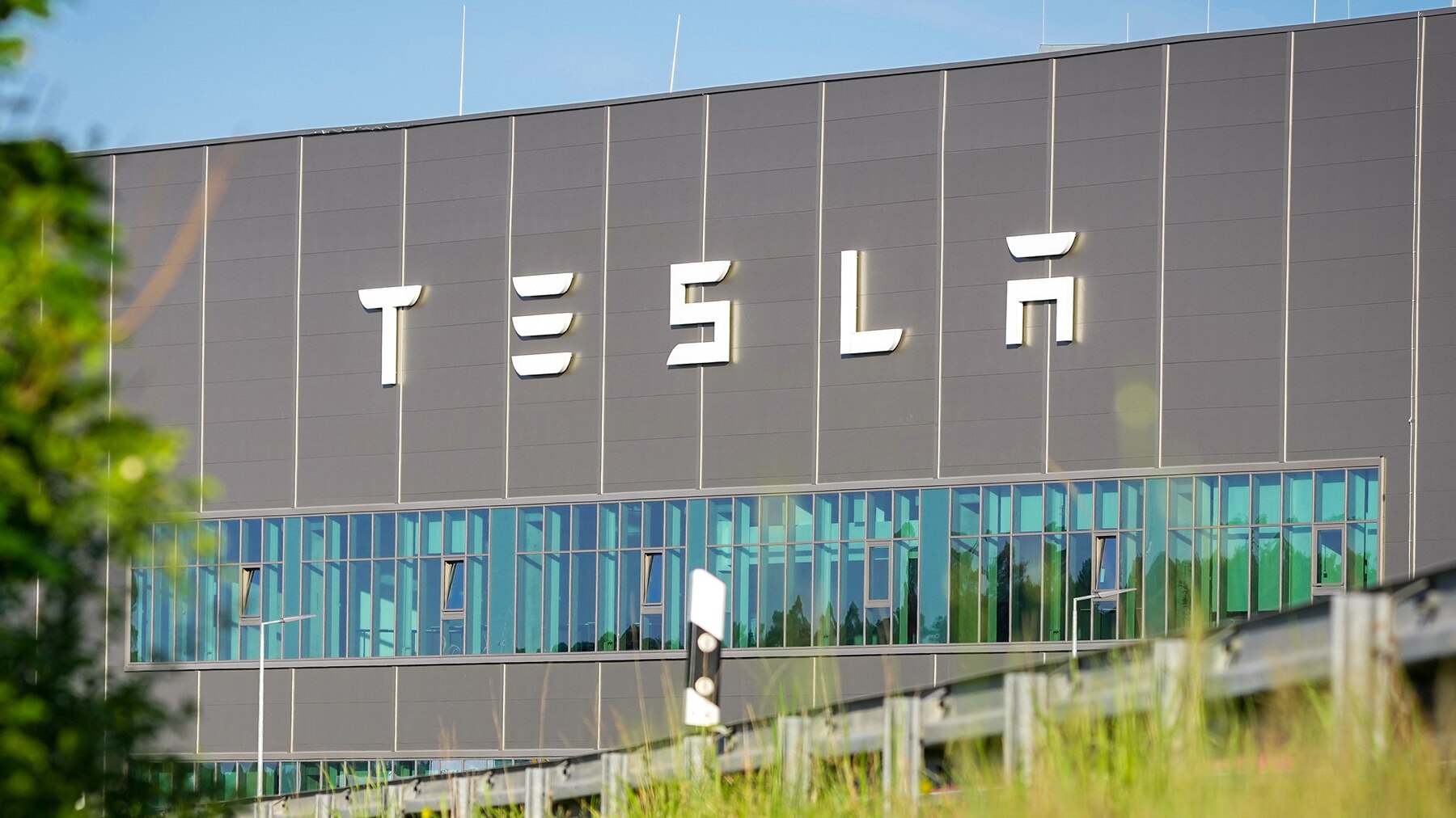 Tesla-Werk Grünheide: Produktion steht erneut still - AUTO BILD