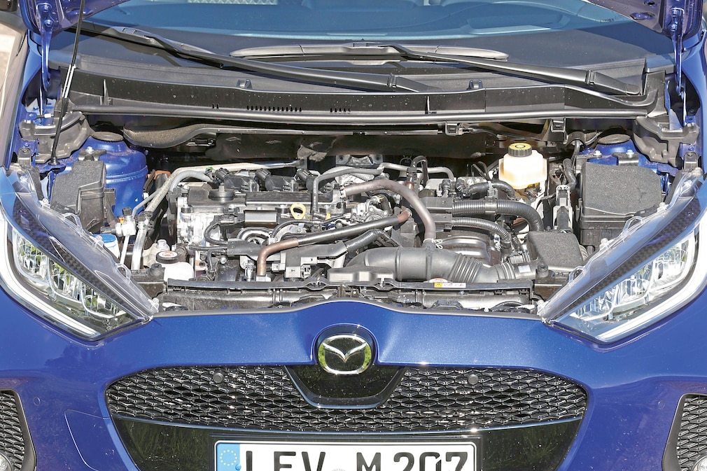 Mazda2 vs. Opel Corsa: Kleinwagen mit Hybridantrieb im Test - AUTO BILD