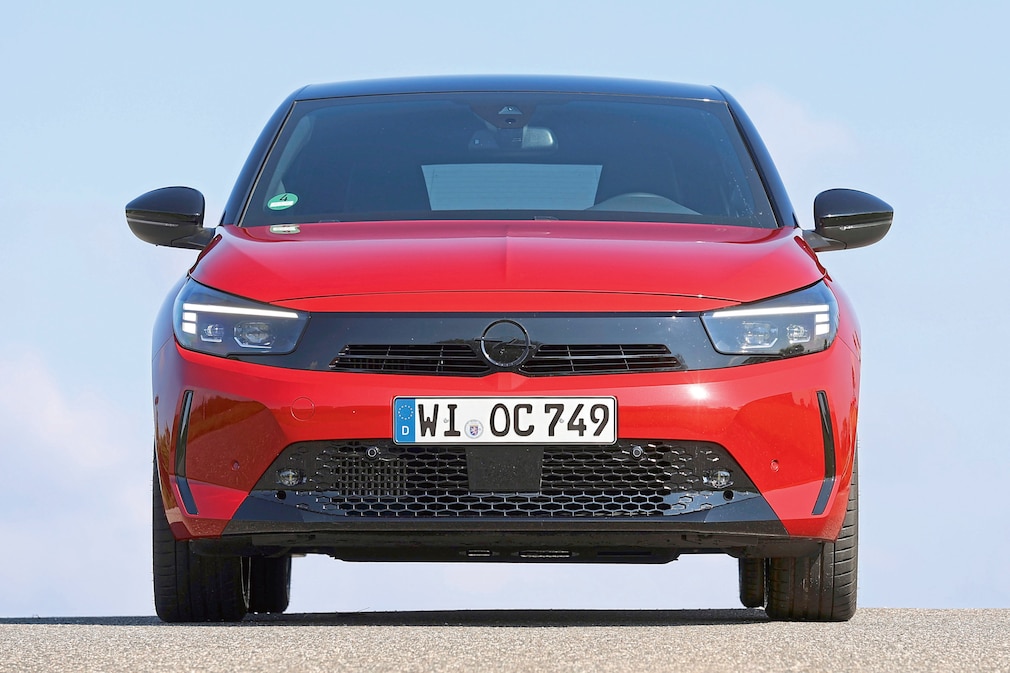 Mazda2 vs. Opel Corsa: Kleinwagen mit Hybridantrieb im Test - AUTO BILD