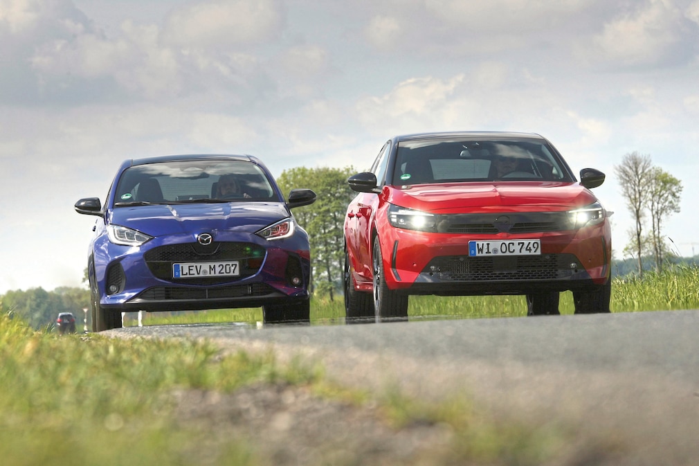 Mazda2 vs. Opel Corsa: Kleinwagen mit Hybridantrieb im Test - AUTO BILD