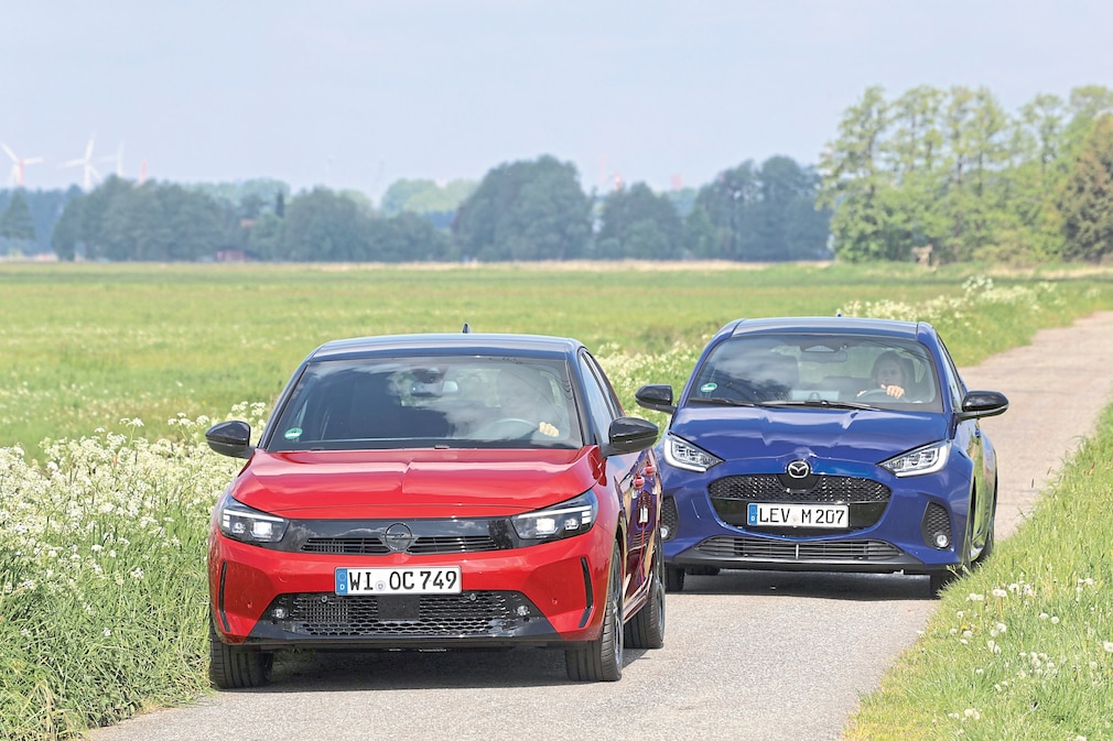Mazda2 vs. Opel Corsa: Kleinwagen mit Hybridantrieb im Test - AUTO BILD