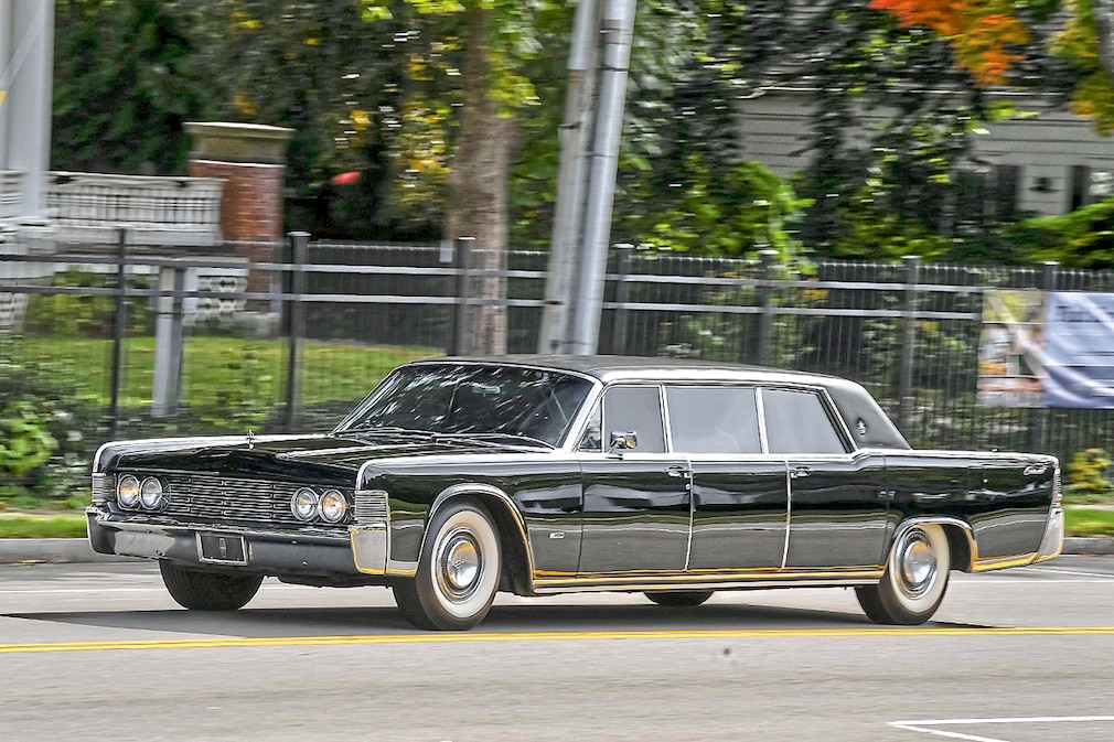 Lincoln Continental Executive Limousine von 1965 im Test - AUTO BILD