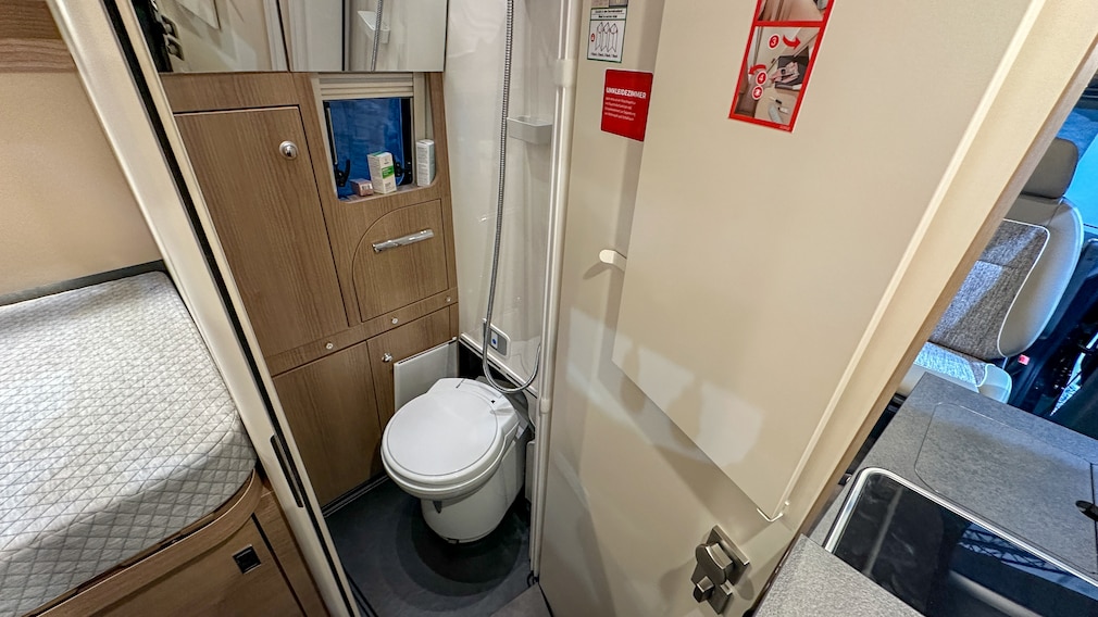 Malibu Genius: ungewöhnlicher Campervan auf Mercedes Sprinter Basis ...