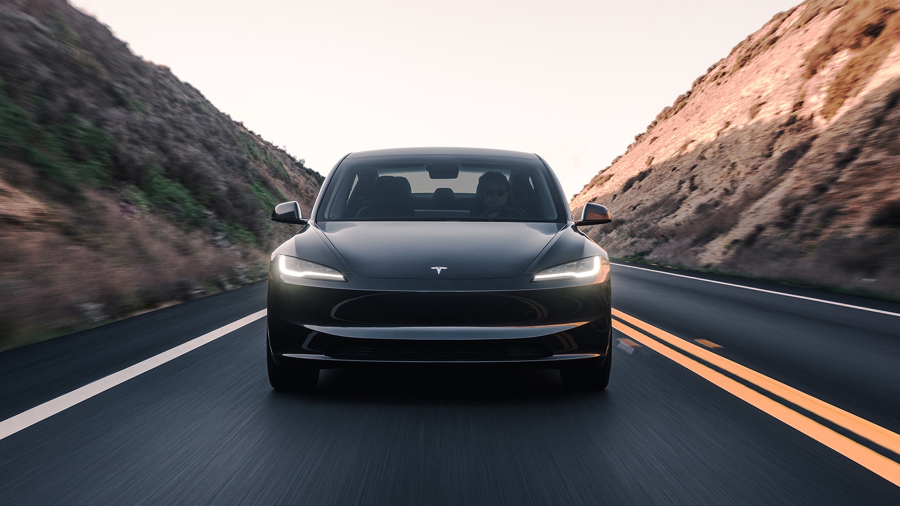 Tesla Model 3: neue Version mit über 700 km Reichweite! - AUTO BILD