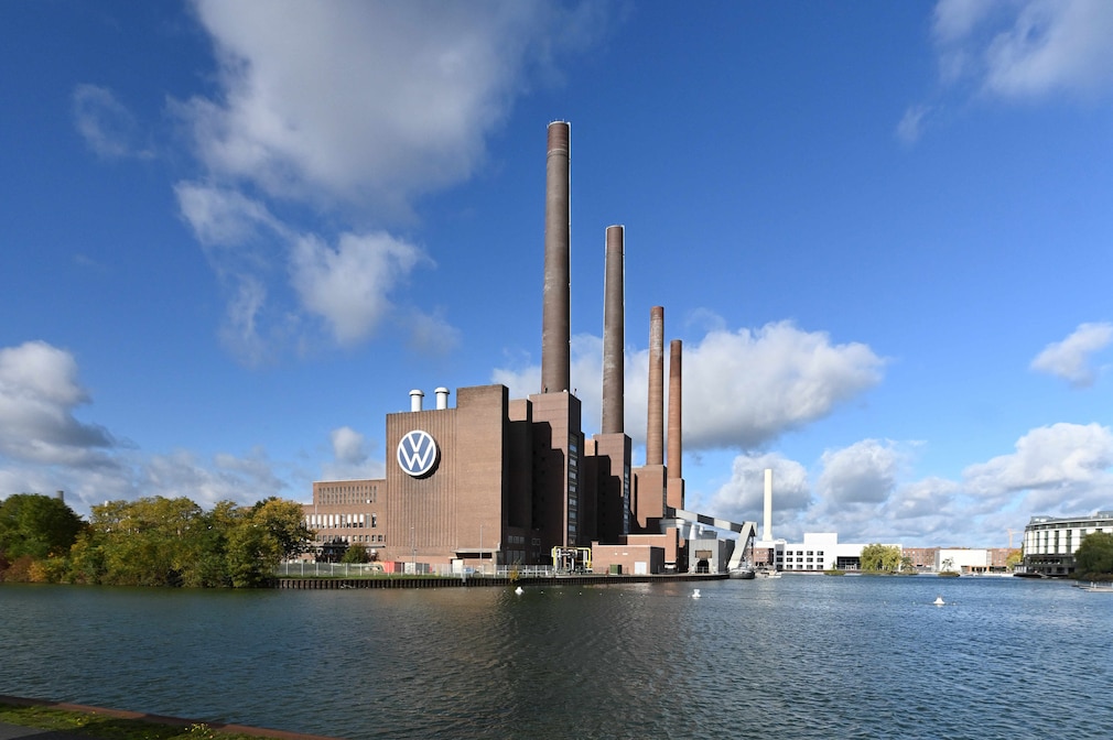 VW auf Sparkurs: Wie stark müssen die Chefs mitsparen? - AUTO BILD