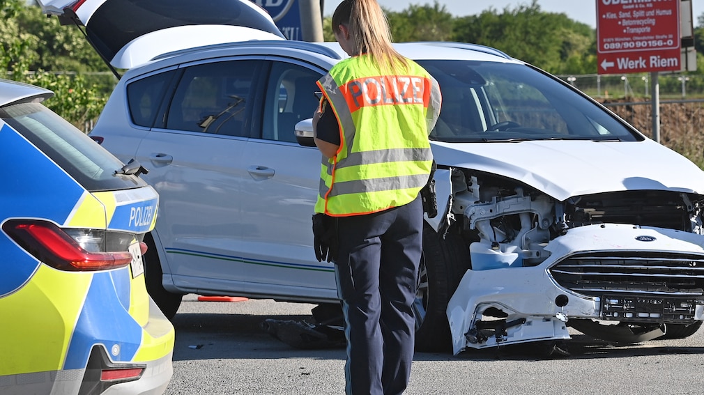 Wie verhalte ich mich richtig bei einem Autounfall? - AUTO BILD