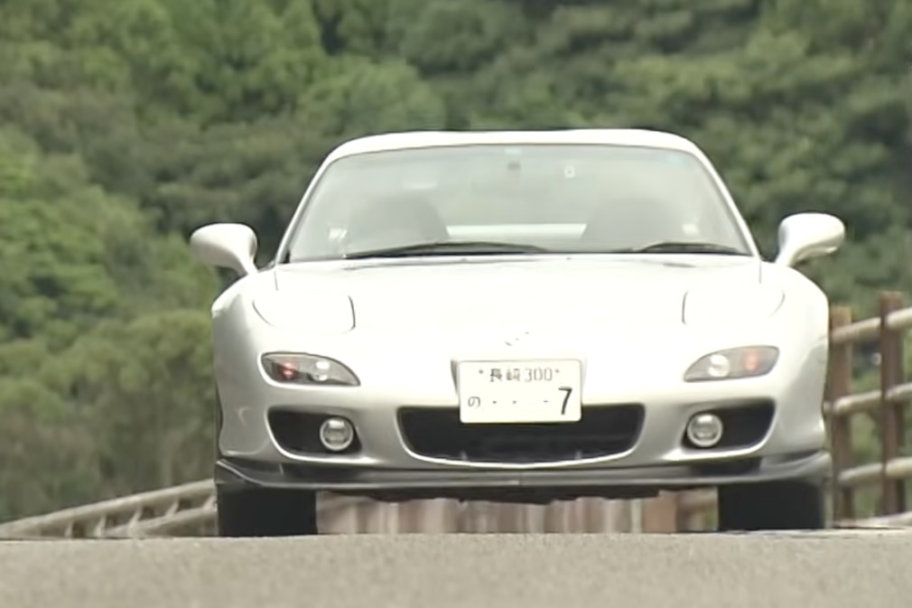 80-Jährige gibt nach 25 Jahren ihren RX-7 an Mazda zurück - AUTO BILD