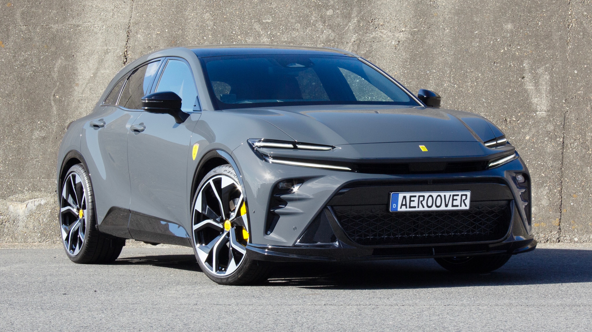 Toyota Crown Sport im Ferrari Purosangue-Look - AUTO BILD