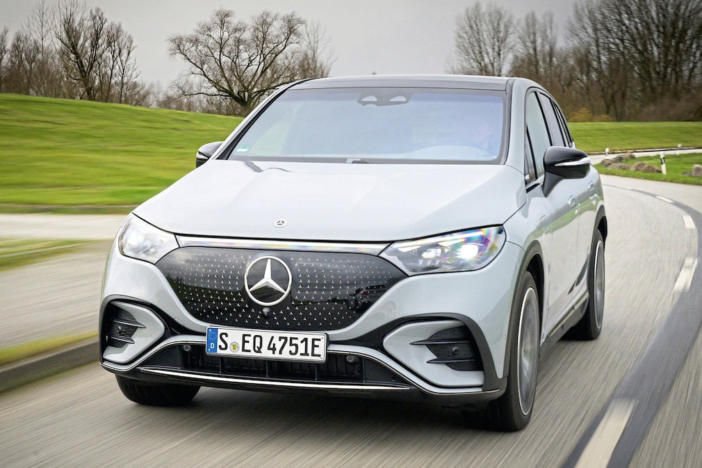 Audi Q6 e-tron quattro, Mercedes EQE 500 4Matic SUV: Test - AUTO BILD