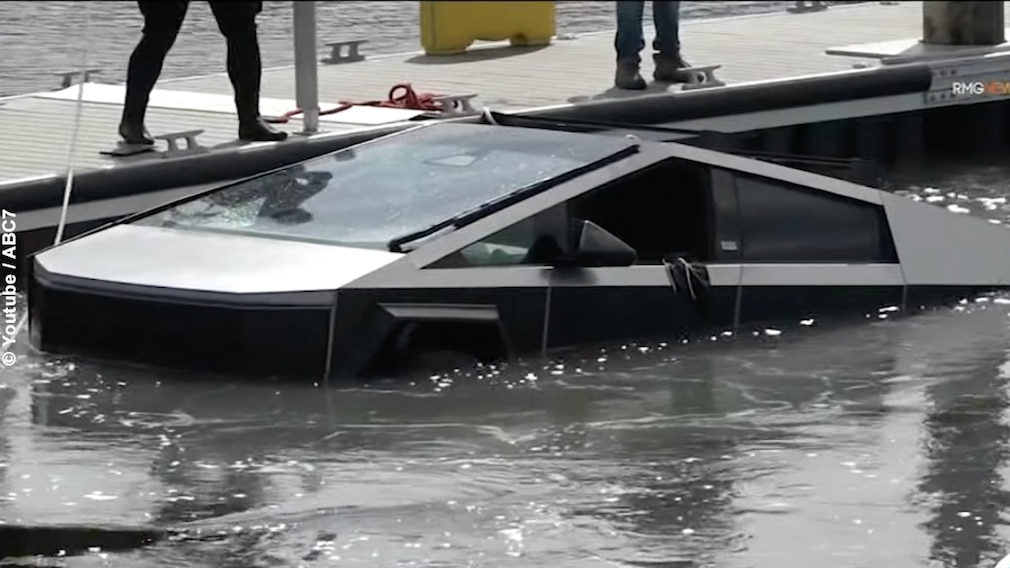 Pick-up geht tauchen: Tesla Cybertruck im Hafenbecken versenkt - AUTO BILD