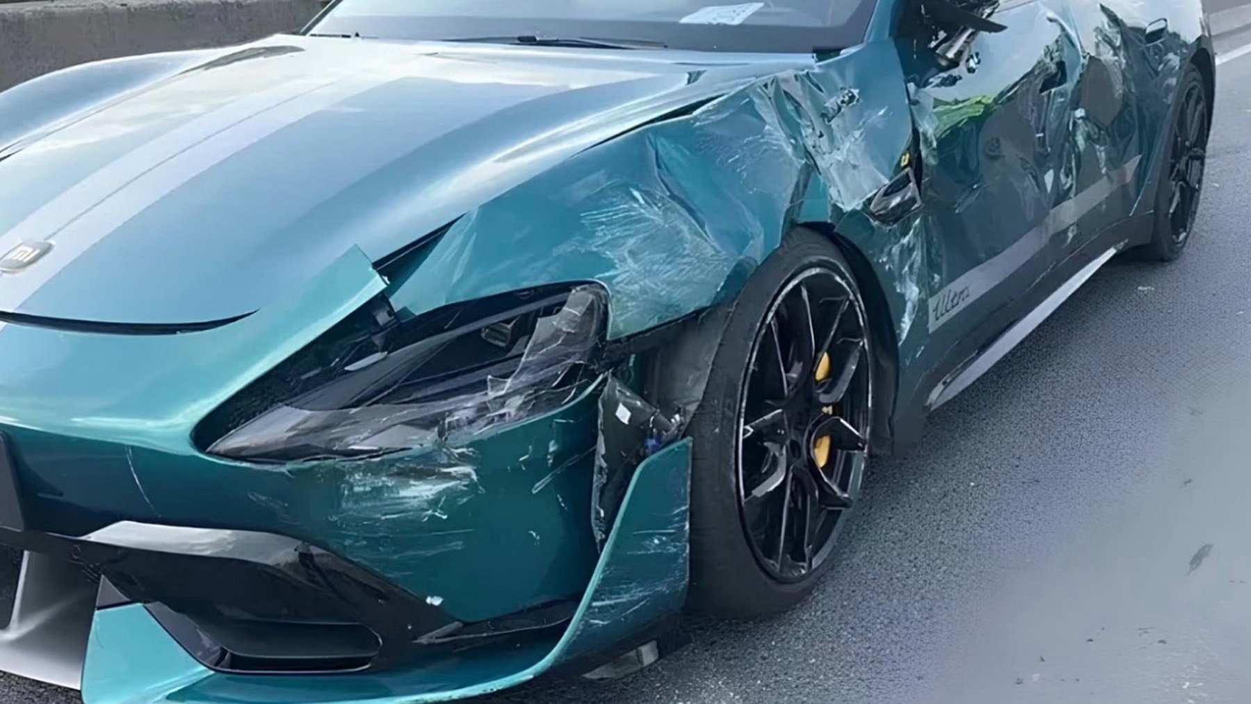 Xiaomi SU7 Ultra: spektakulärer Unfall - AUTO BILD