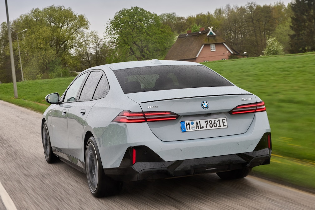 BMW 550e xDrive: teurer Plug-in-Hybrid im Test - AUTO BILD