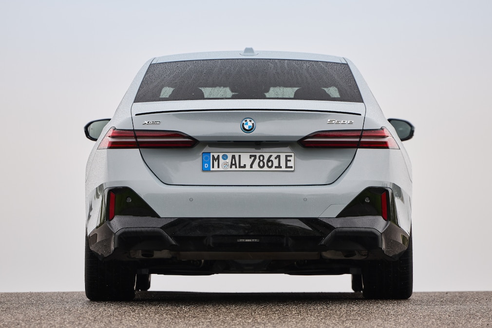 BMW 550e xDrive: teurer Plug-in-Hybrid im Test - AUTO BILD