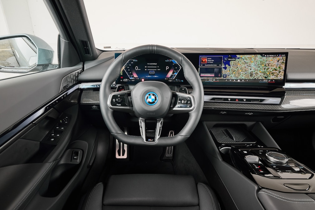 BMW 550e xDrive: teurer Plug-in-Hybrid im Test - AUTO BILD