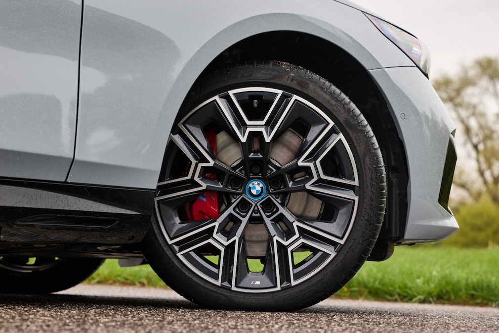 BMW 550e xDrive: teurer Plug-in-Hybrid im Test - AUTO BILD