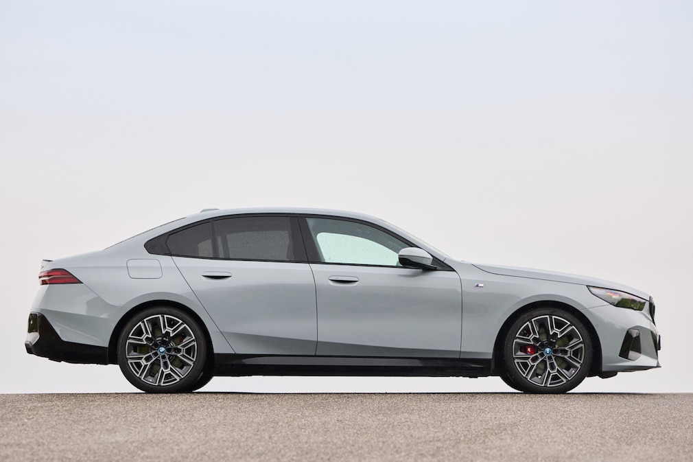 BMW 550e xDrive: teurer Plug-in-Hybrid im Test - AUTO BILD