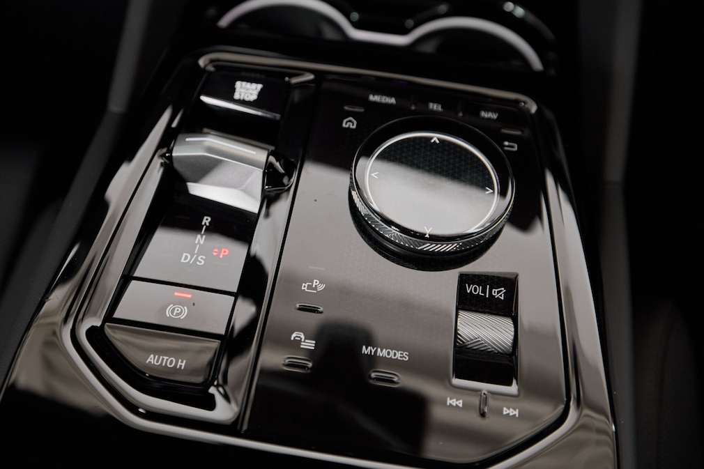 BMW 550e xDrive: teurer Plug-in-Hybrid im Test - AUTO BILD