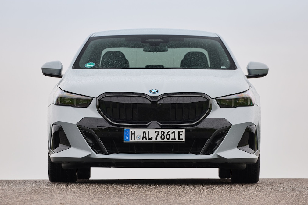 BMW 550e xDrive: teurer Plug-in-Hybrid im Test - AUTO BILD