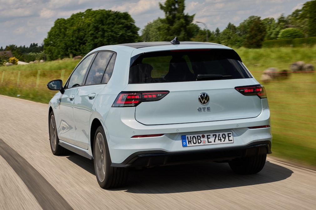 VW Golf GTE: Plug-in-Hybrid im Test - AUTO BILD