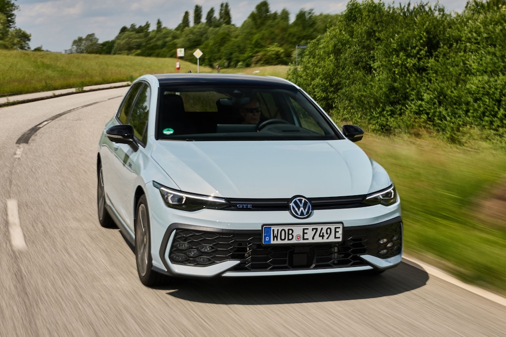 VW Golf GTE: Plug-in-Hybrid im Test - AUTO BILD