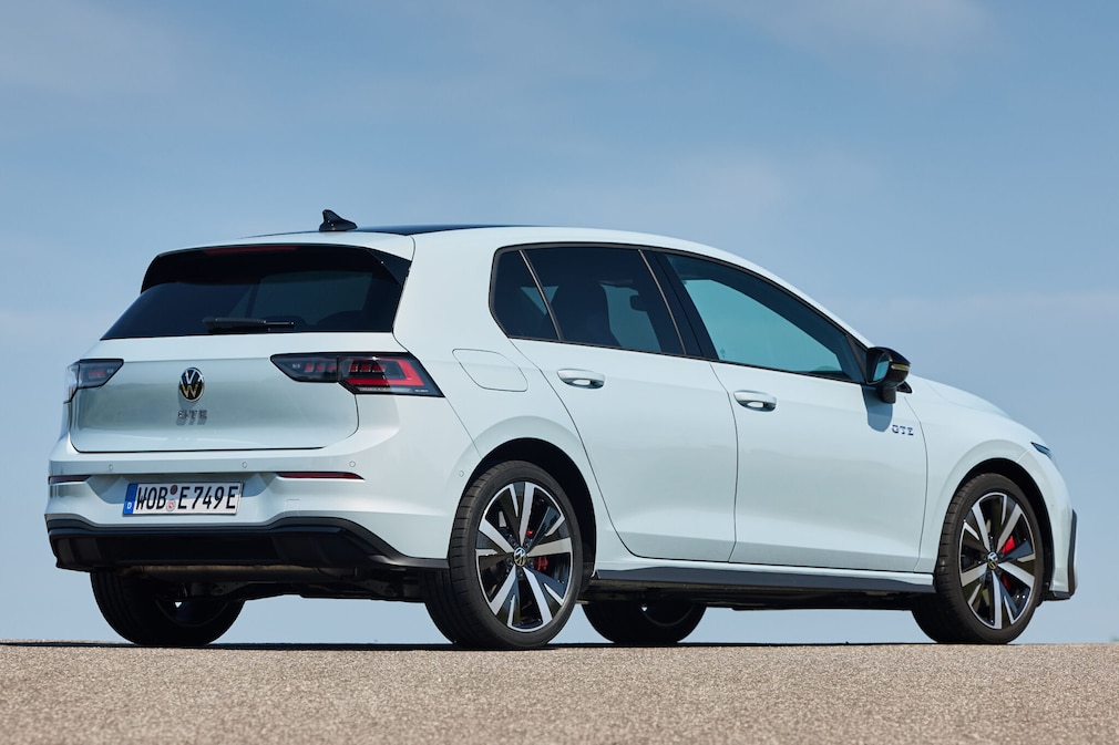 VW Golf GTE: Plug-in-Hybrid im Test - AUTO BILD