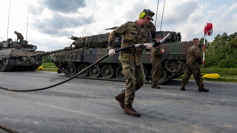 Tanken Leopard-Panzer der Bundeswehr bald Ökosprit? - AUTO BILD