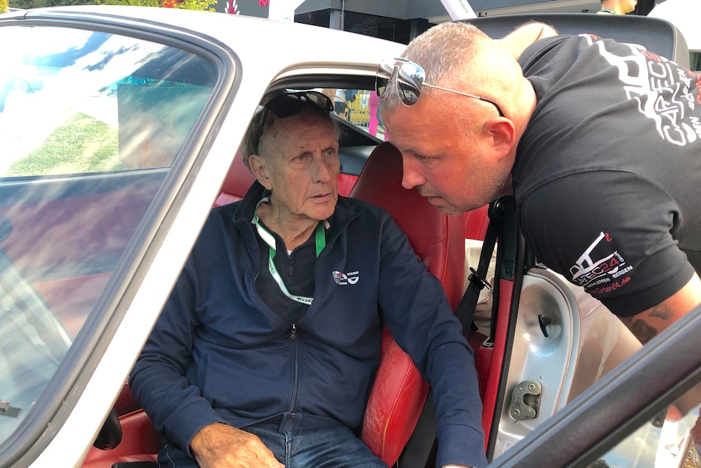 Panne von Rennlegende Strietzel Stuck mit Porsche 911 Turbo (930 ...