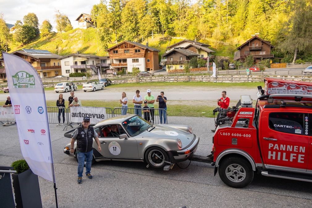 Panne von Rennlegende Strietzel Stuck mit Porsche 911 Turbo (930 ...