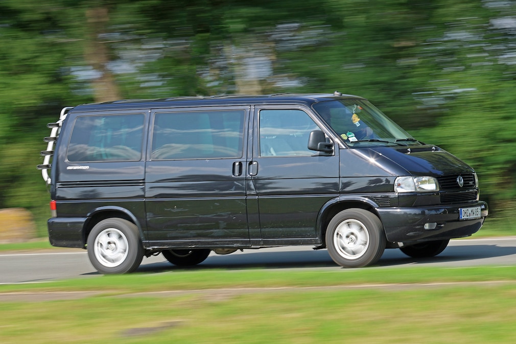 Chevrolet Astro vs. VW T4: Duell der Bus-Legenden - AUTO BILD KLASSIK