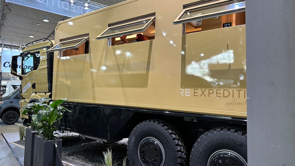 Teuerster Camper der Messe: 6x6 Offroad-Biest für 1,57 Mio. Euro ...