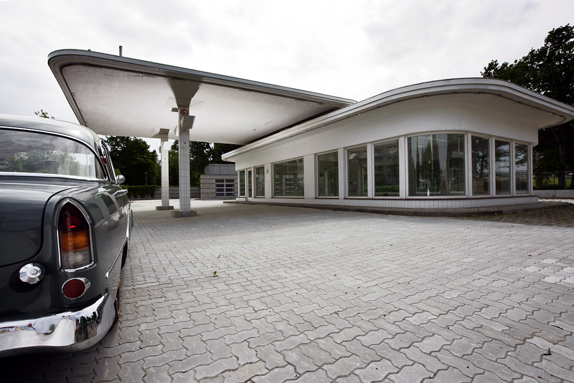 50s gas station | Alte tankstellen, Tankstelle, Architektur