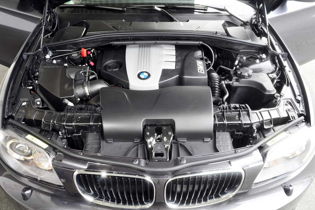 Vergleich Mercedes CLC/BMW 1er Coupé - AUTO BILD