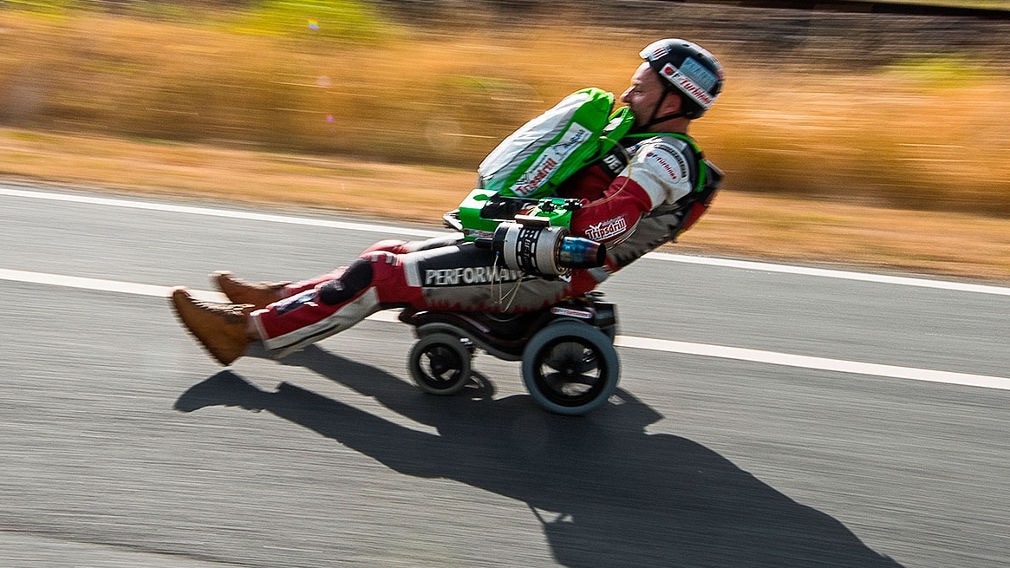 Weltrekord: Dirk Auer ist der schnellster Bobby-Car-Fahrer - AUTO BILD