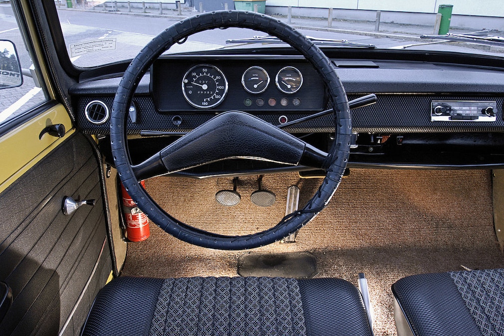 VW Golf 1 vs. Wartburg 353: Systemvergleich zum Mauerfall - AUTO BILD ...