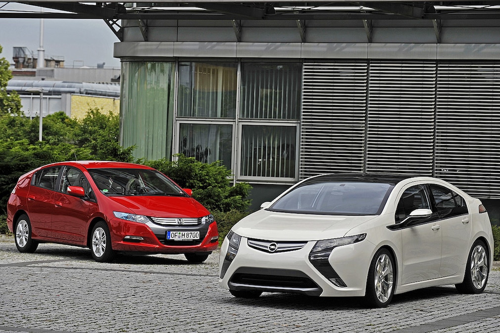 Vergleich Opel Ampera gegen Honda Insight - AUTO BILD