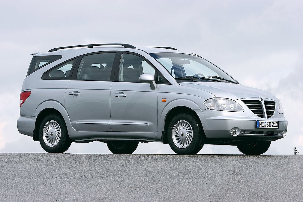 Fiat Multipla: Bizarres sechs-Augen-Auto mit sechs Sitzen - AUTO BILD ...