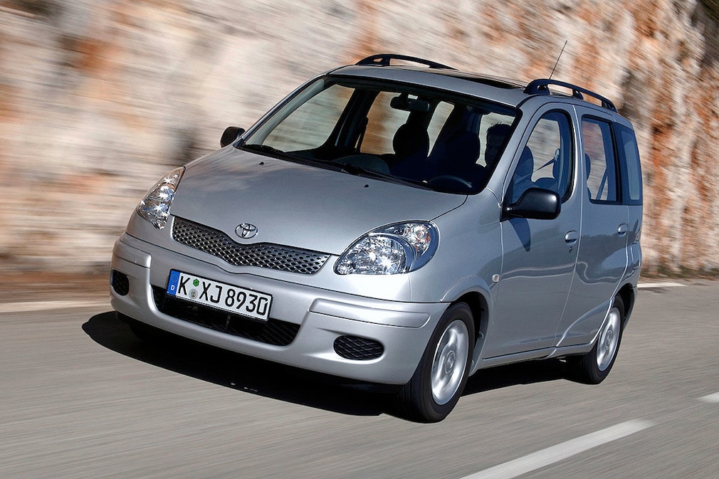 Fiat Multipla: Bizarres sechs-Augen-Auto mit sechs Sitzen - AUTO BILD ...