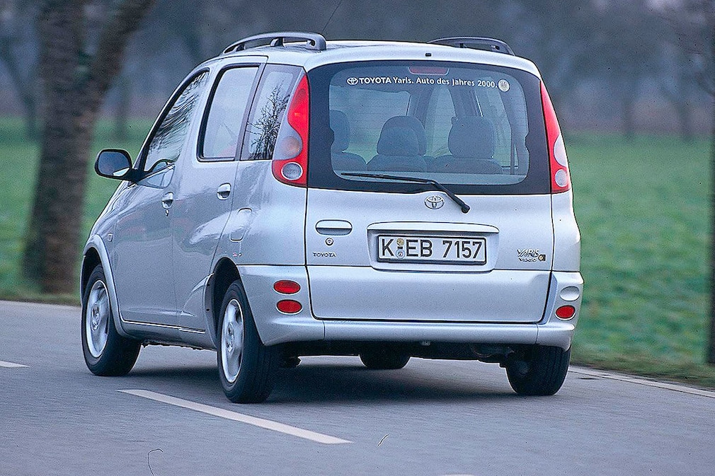 Fiat Multipla: Bizarres sechs-Augen-Auto mit sechs Sitzen - AUTO BILD ...