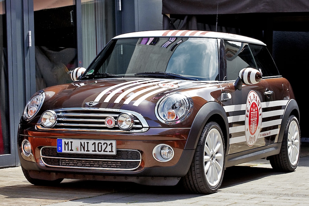 Bundesliga 2010/2011: Die Auto-Sponsoren der Fußball-Bundesliga - AUTO BILD
