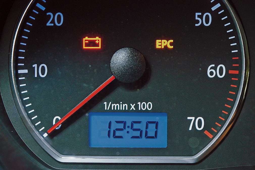 Winterzeit: Zeitumstellung im Auto - AUTO BILD