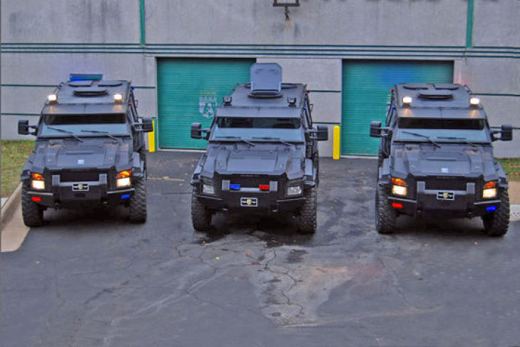 Alpine Armoring Pit Bull VX: Fahrbericht; SWAT-Truck - AUTO BILD