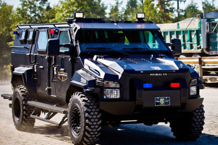 Alpine Armoring Pit Bull VX: Fahrbericht; SWAT-Truck - AUTO BILD