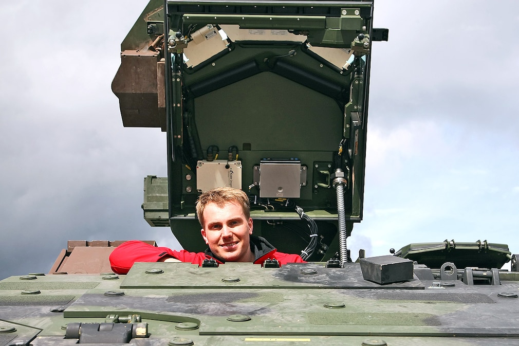 Fahrbericht GTK Boxer Truppentransporter, Radpanzer - AUTO BILD