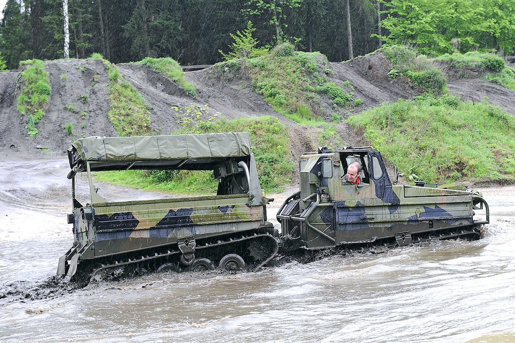 Fahrbericht Volvo Bv 202: Schrulliges Kettenfahrzeug - AUTO BILD